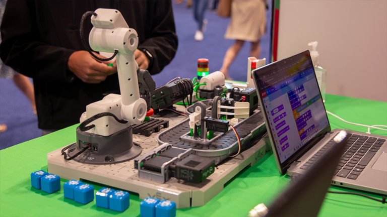 2025 年 – VEX 机器人