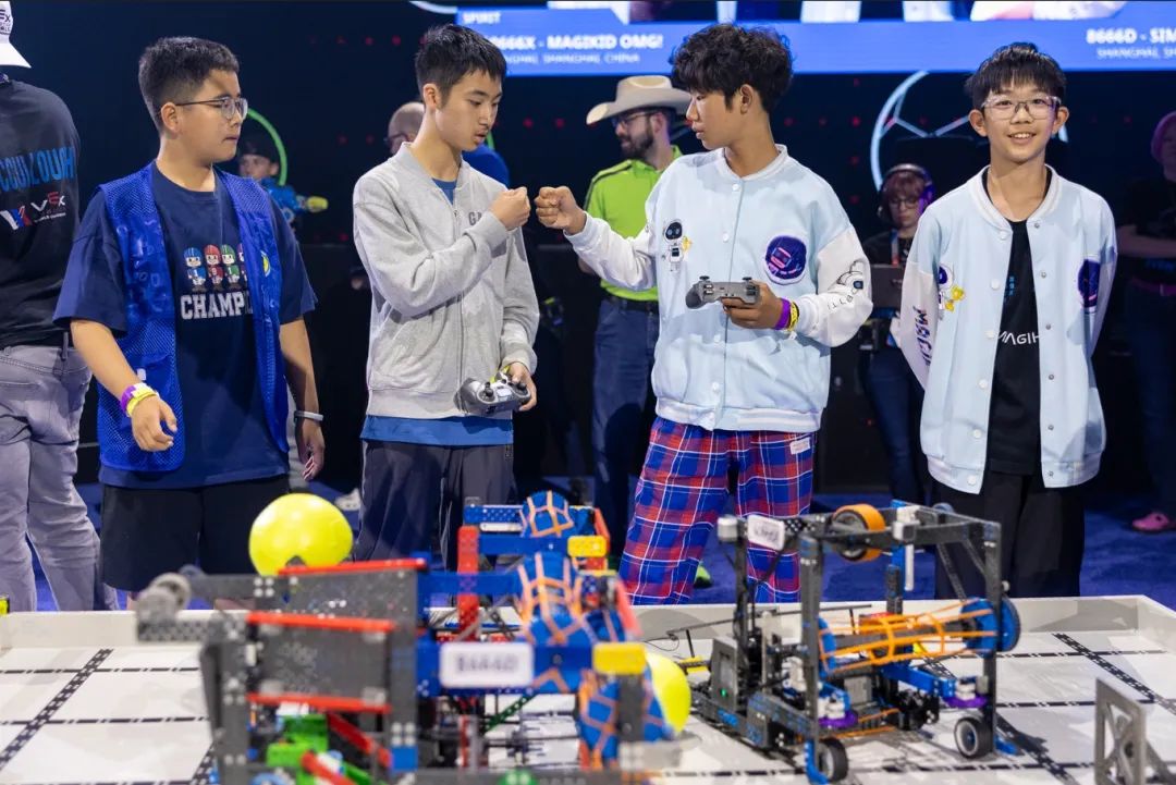 2025 VEX 世锦赛圆满落幕：全球青少年工程师巅峰对决，中国赛队再创辉煌 – VEX 机器人